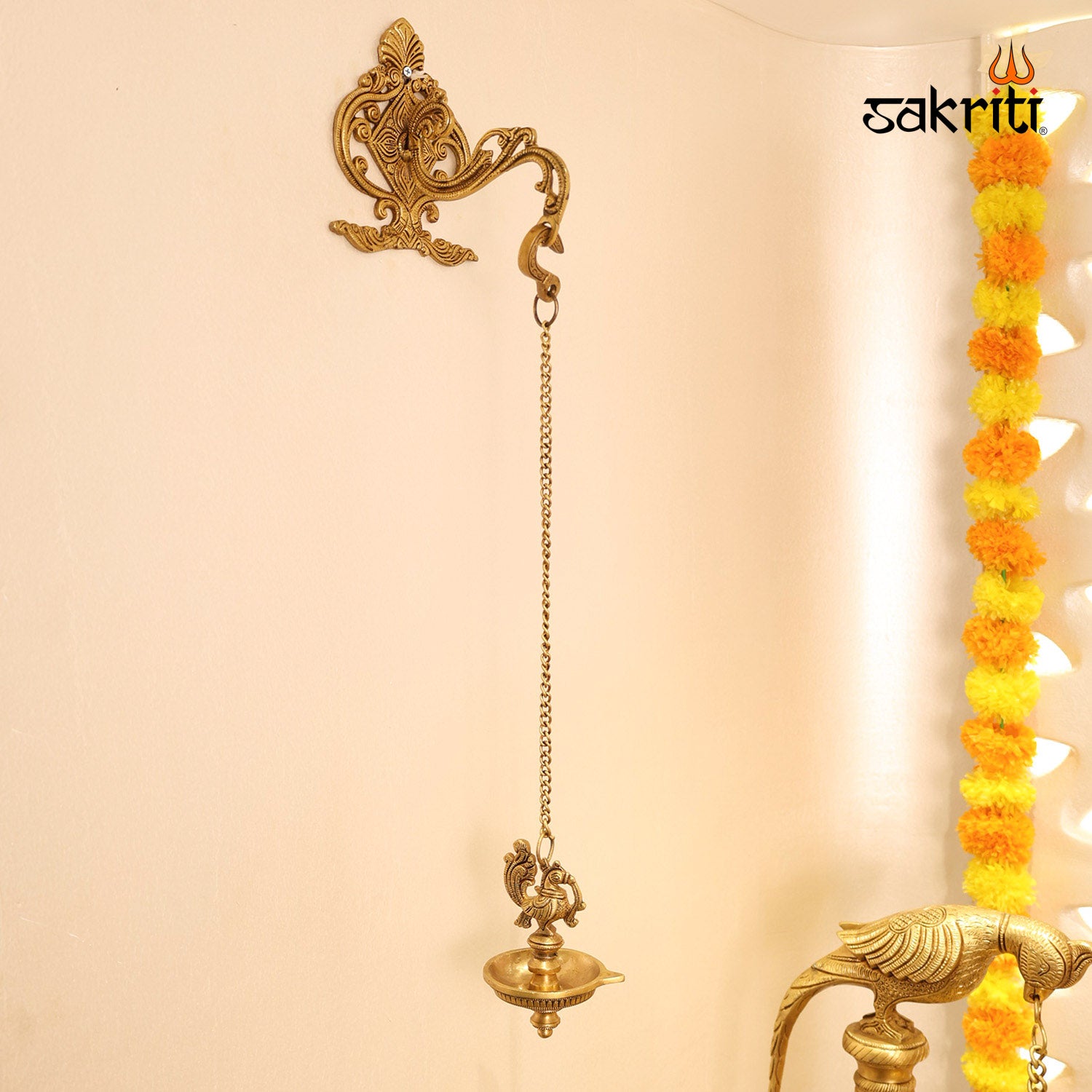 BRASS 1 FACE HANGING VILAKKU – Sacred Needs