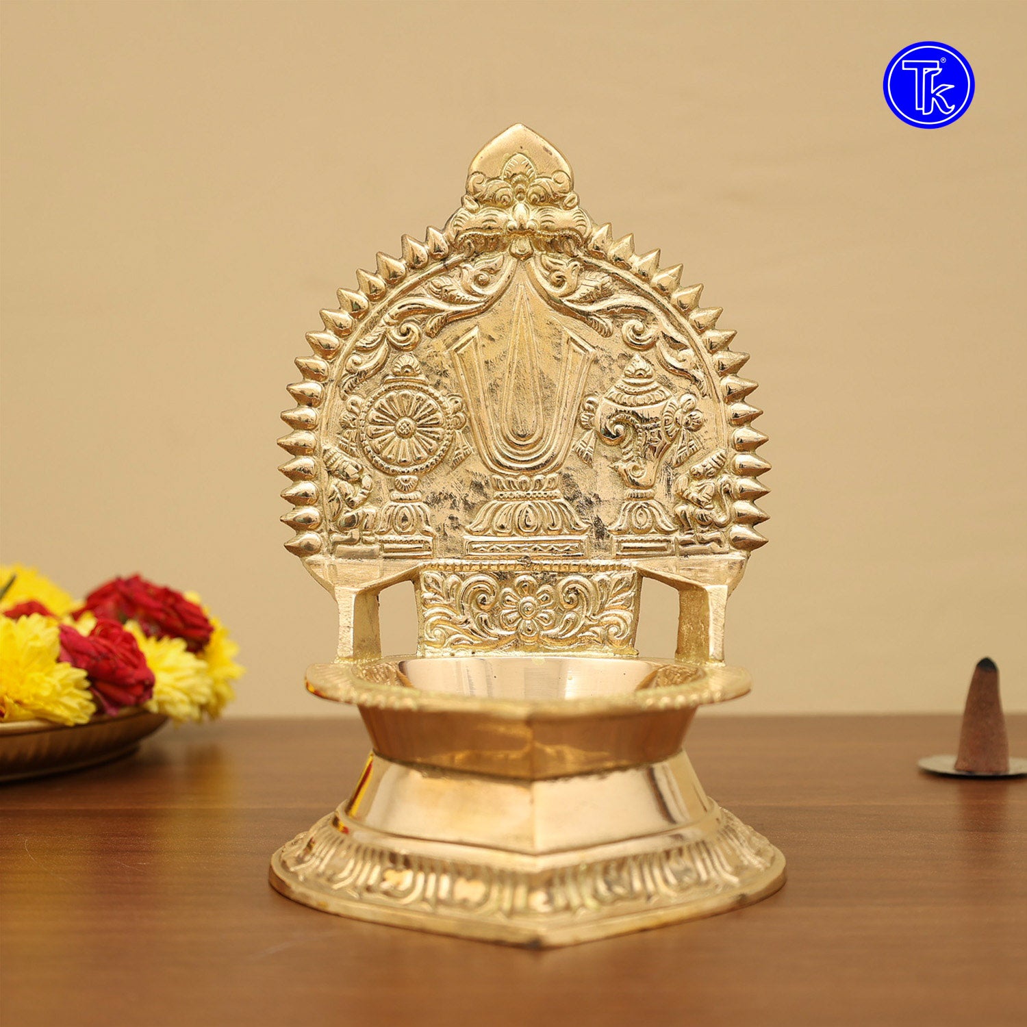 Shankh Chakra Namam Vilakku – 6.8 Inch Vishnu Symbol Lamp for Vaishnav ...